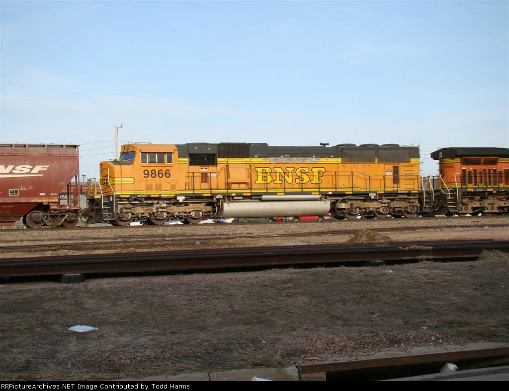 BNSF 9866